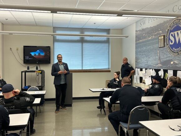 Seattle City Councilmember Rob Saka visits Seattle Police Department's ...